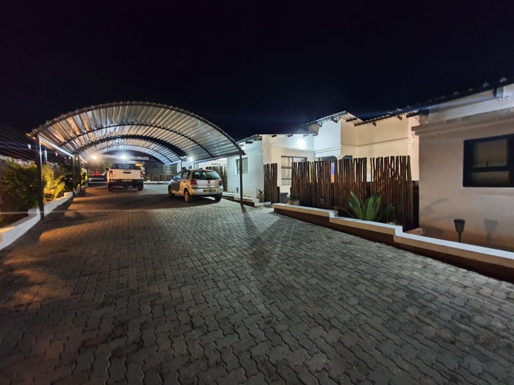 Gallery - Serengeti Village